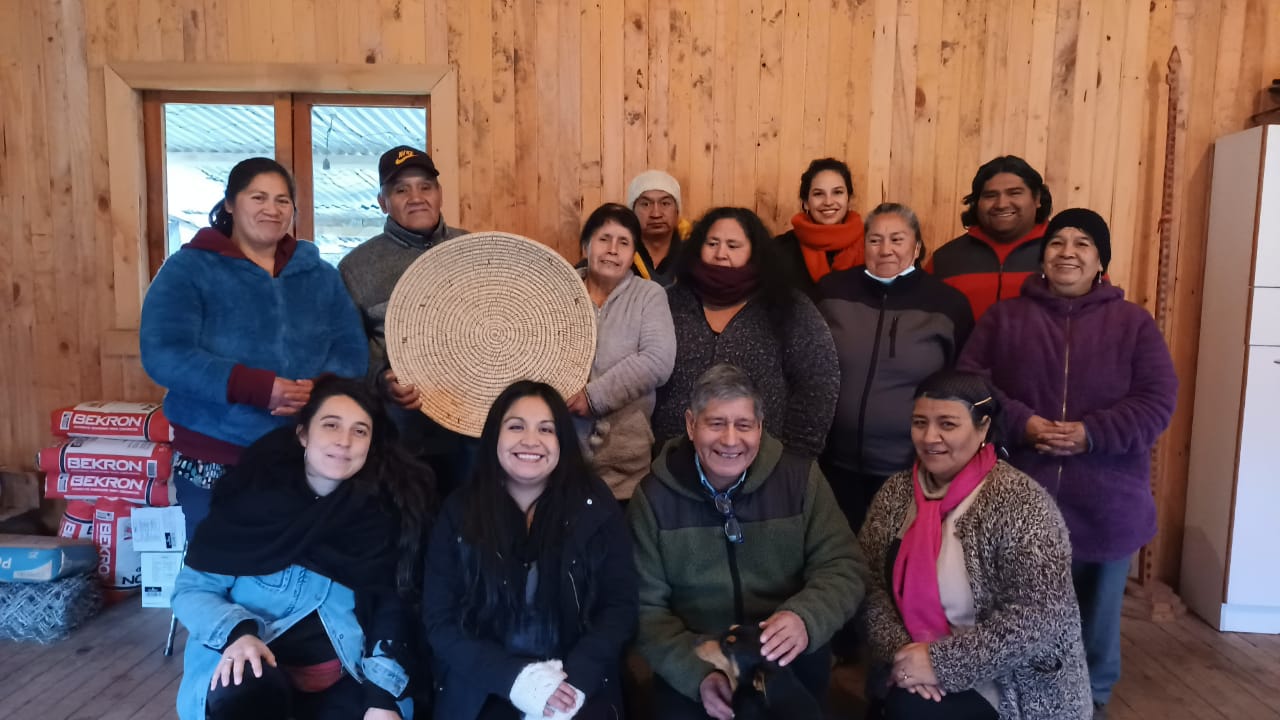 Taller de Cestería Tradicional Mapuche del Llepu con los Maestros Pablo ...