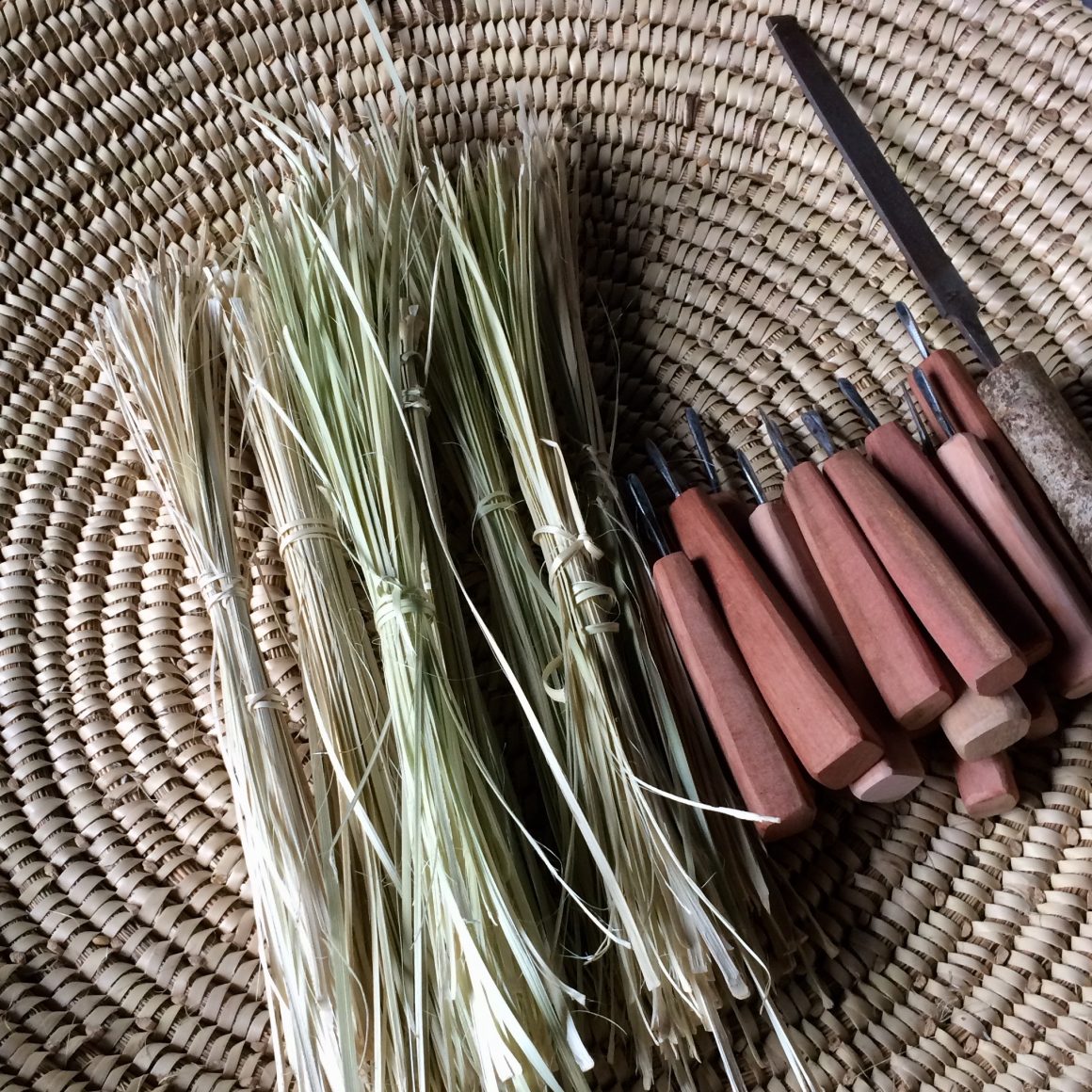 Taller de Cestería Tradicional Mapuche del Llepu con los Maestros Pablo ...